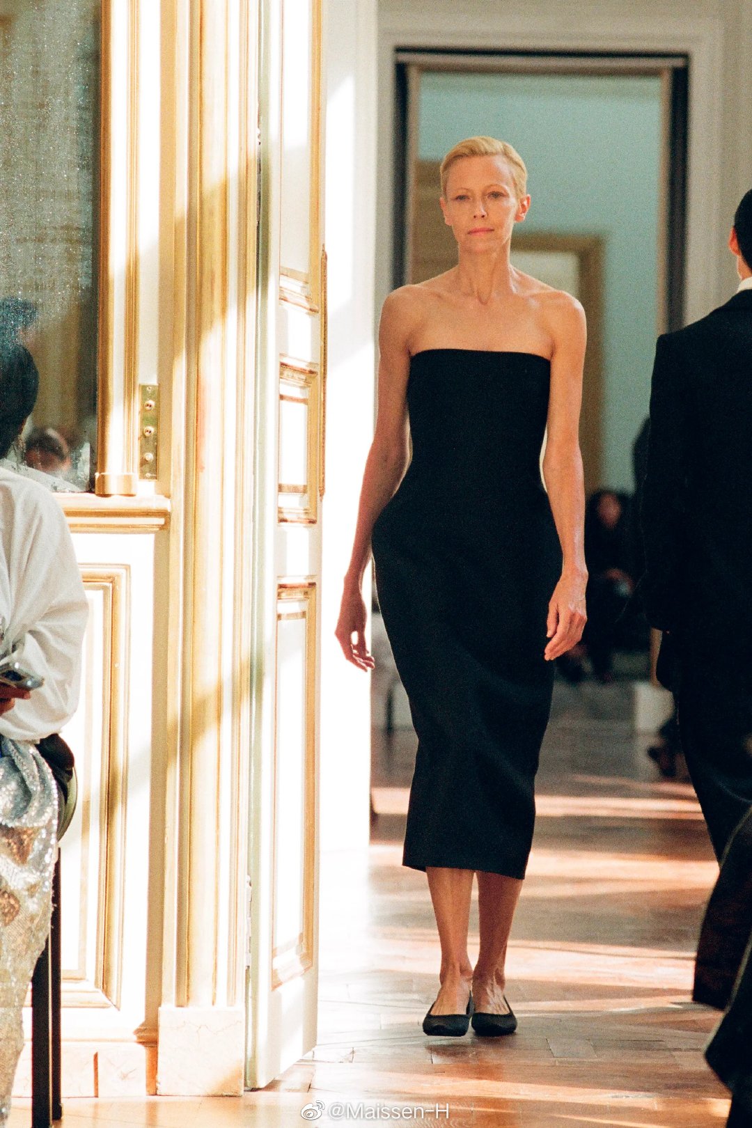 The Row Pre-Fall 2023 The Row发布了2023早秋系列……