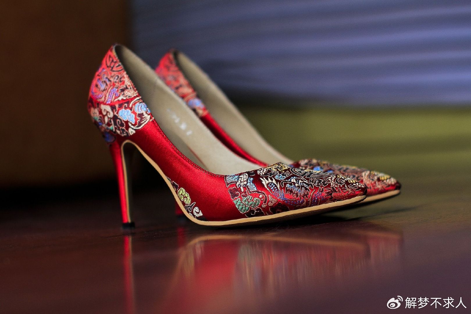梦见红鞋子代表了什么？周公解梦告诉你答案！|鞋子|周公解梦|梦境_新浪新闻