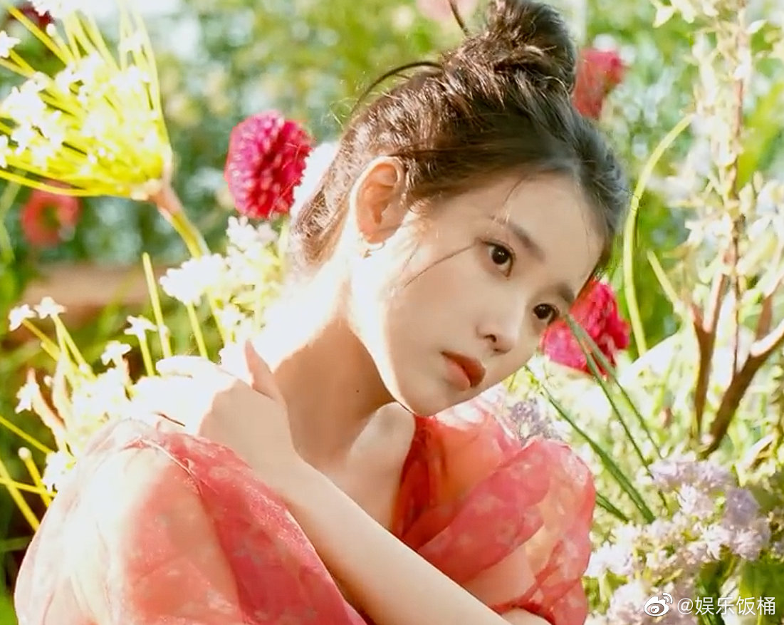 iu台历拍摄花絮视频，每一个造型真的是都好喜欢呀!__财经头条