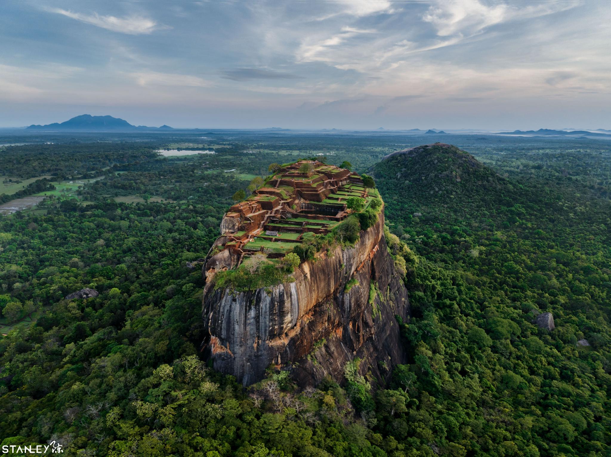 空中的心与地上的灵。 于斯里兰卡__财经头条
