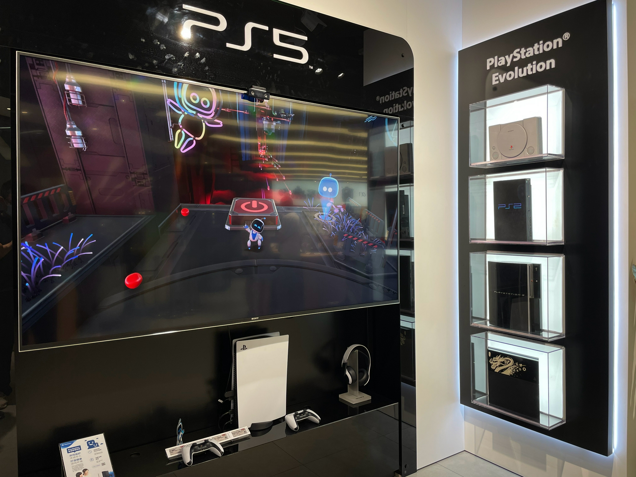 索尼店从太古汇搬来正佳广场。今天开门第一天，特意过来当索粉……