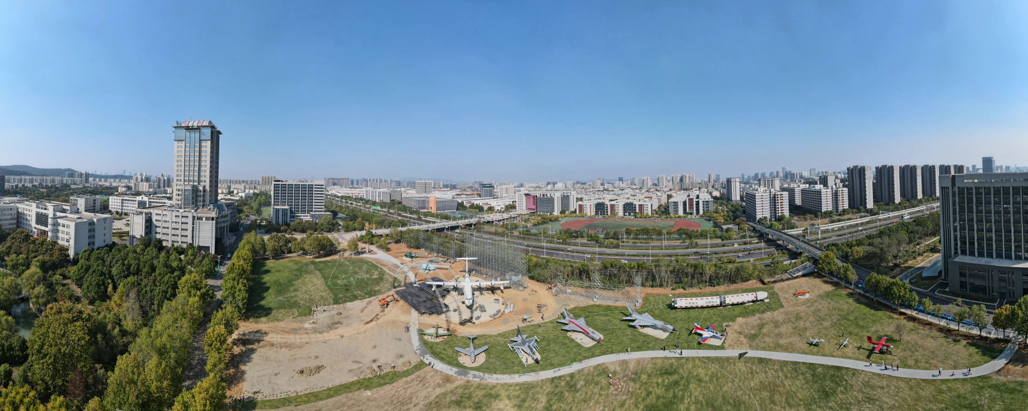 NUAA喂熊图@彩虹熊_白玮 拍摄者，潜伏在NUAA的卧底__财经头条