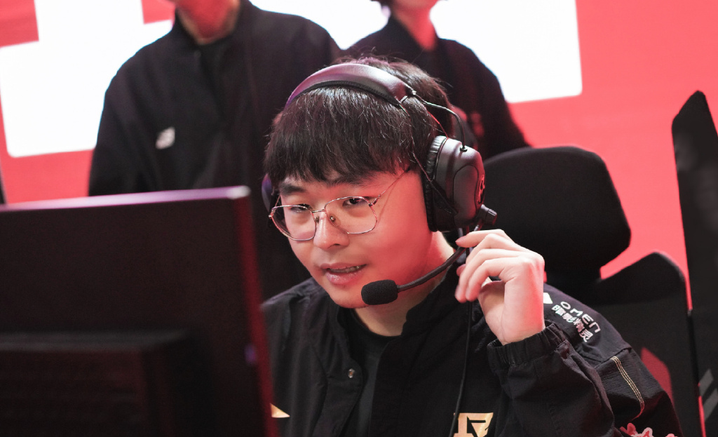 太不容易了！RNG险胜RA，队史第十六次晋级季后赛