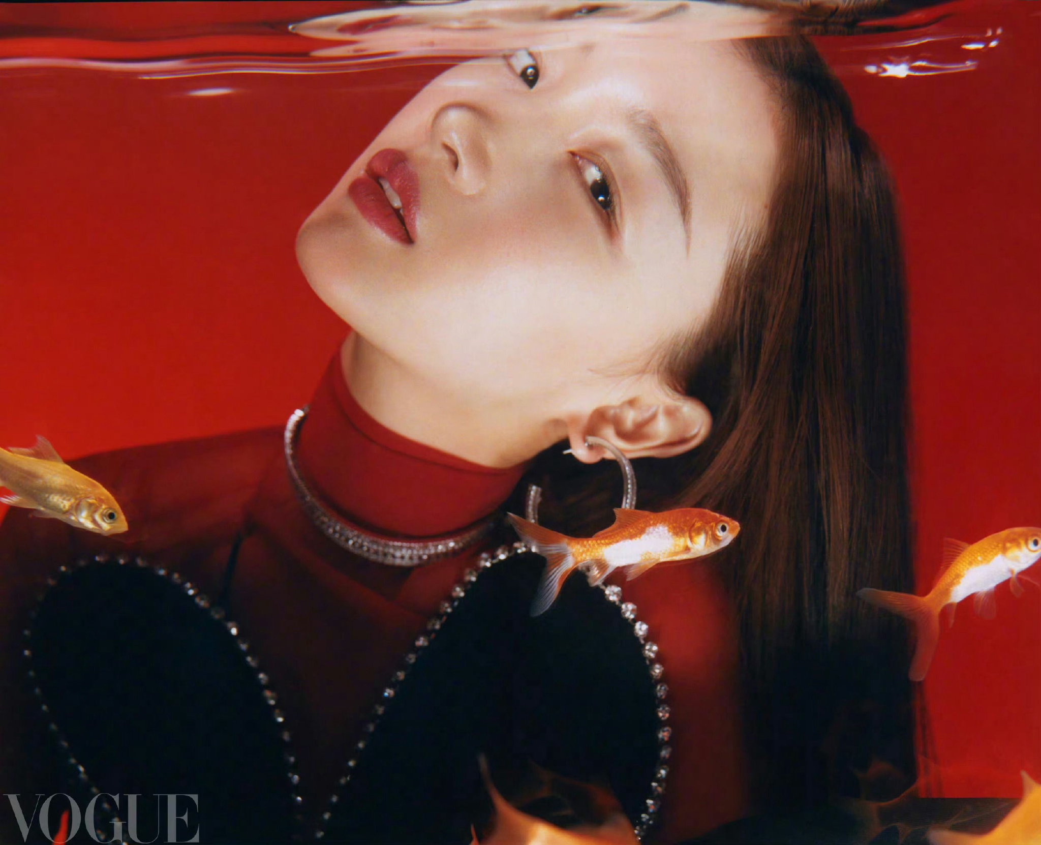 《VOGUE》中文版六月刊封面人物__财经头条