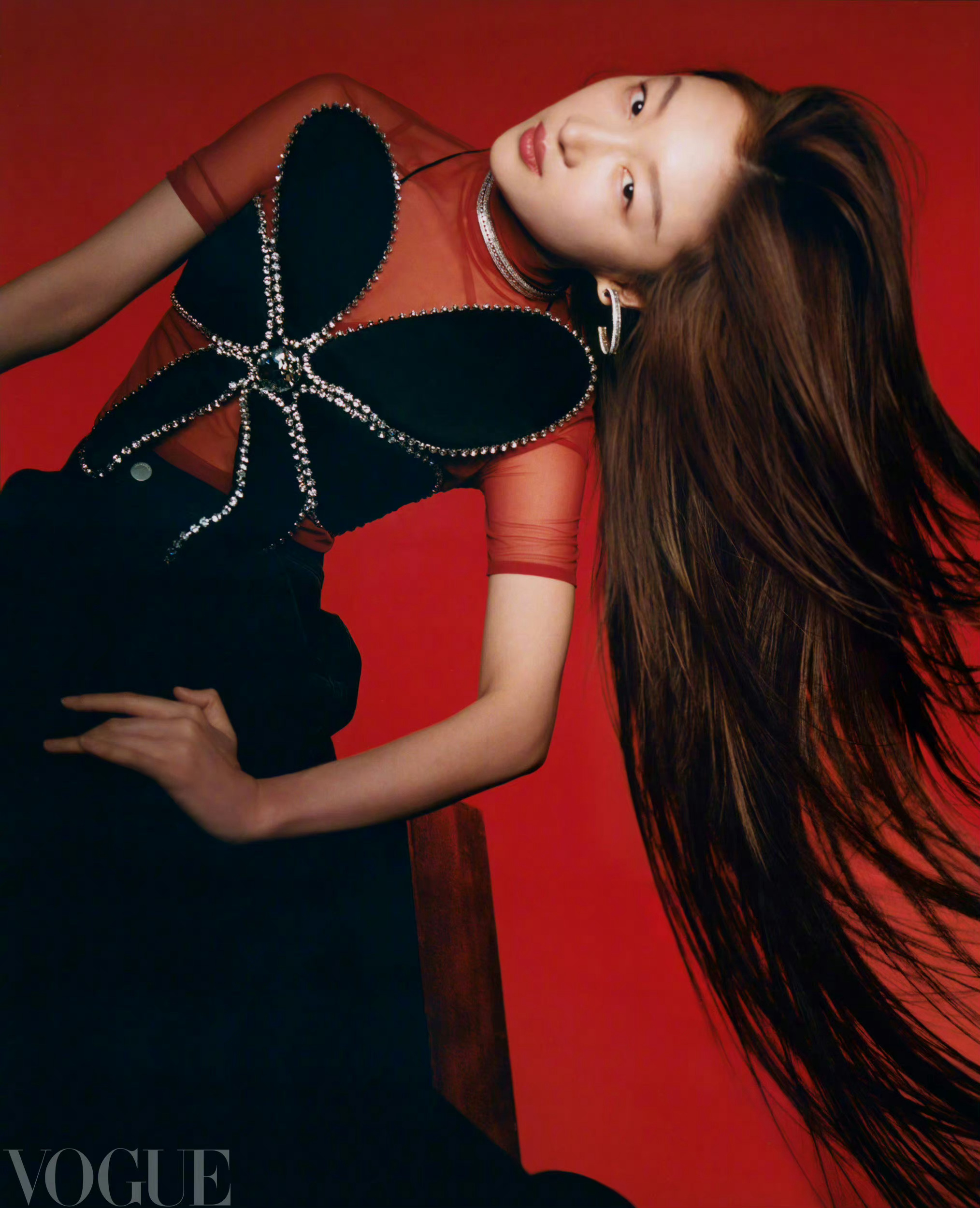 《VOGUE》中文版六月刊封面人物__财经头条