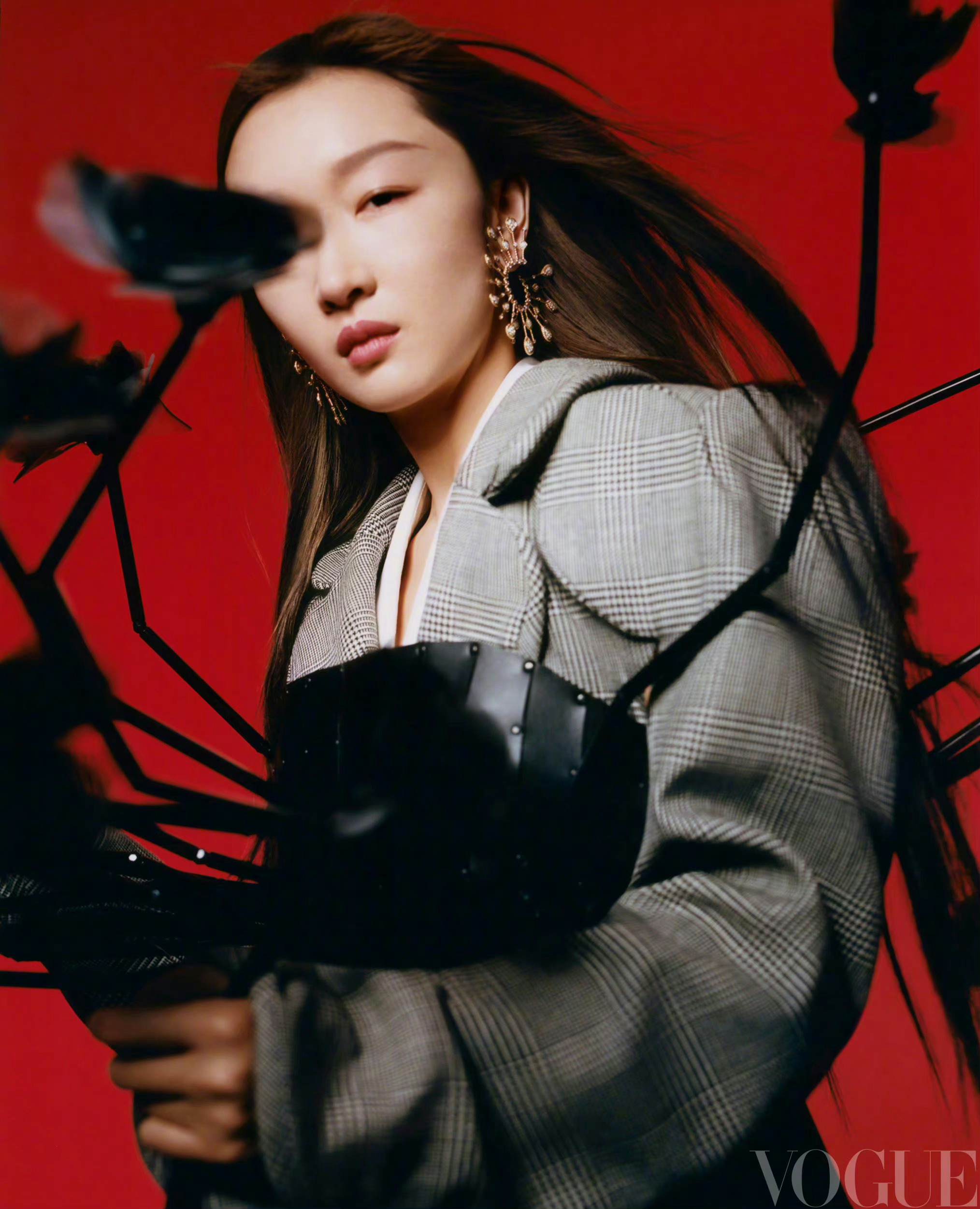 《VOGUE》中文版六月刊封面人物__财经头条