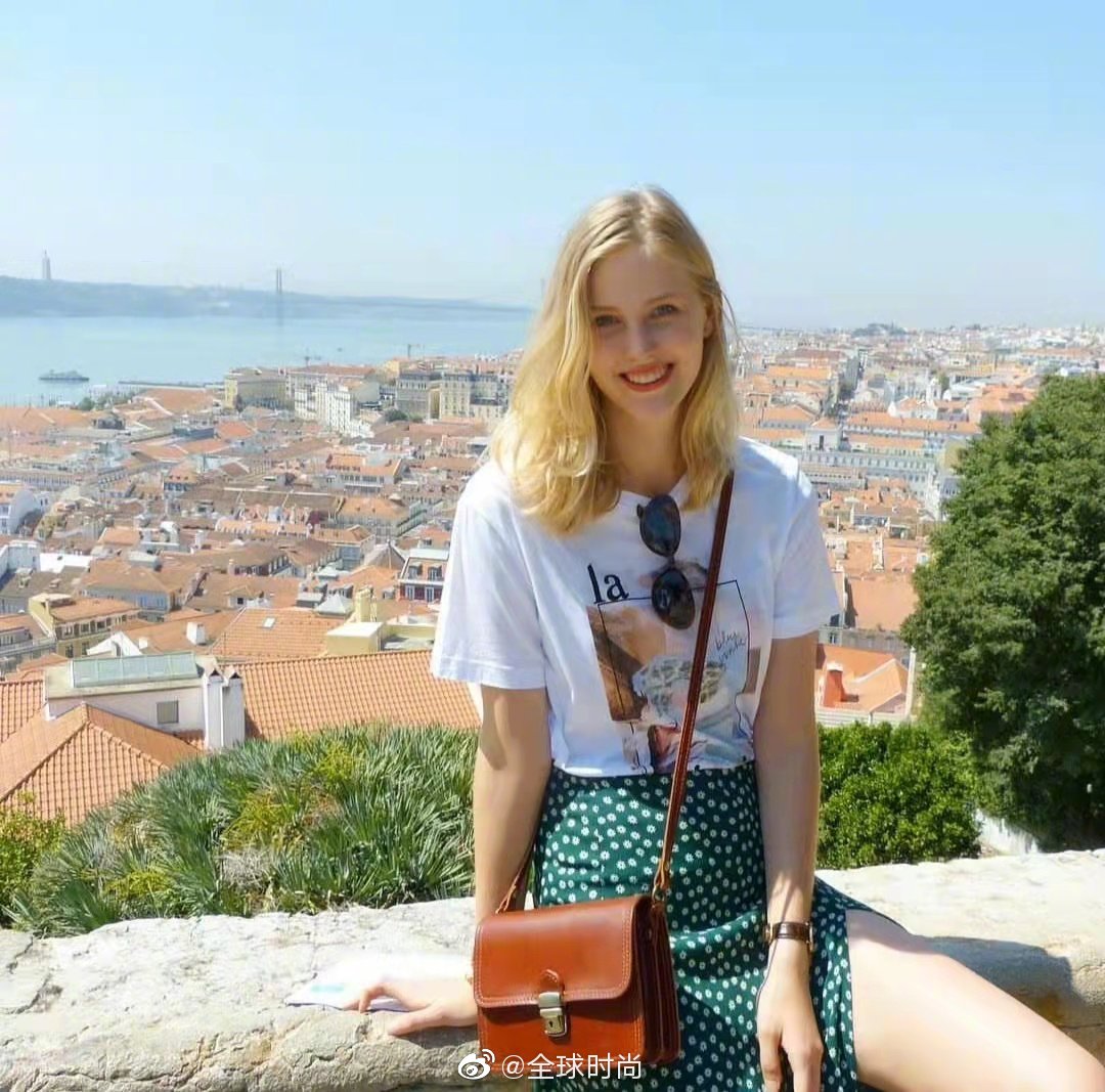 温柔的法国仙女 99年的法国麻豆Deborah Deva Reeb……