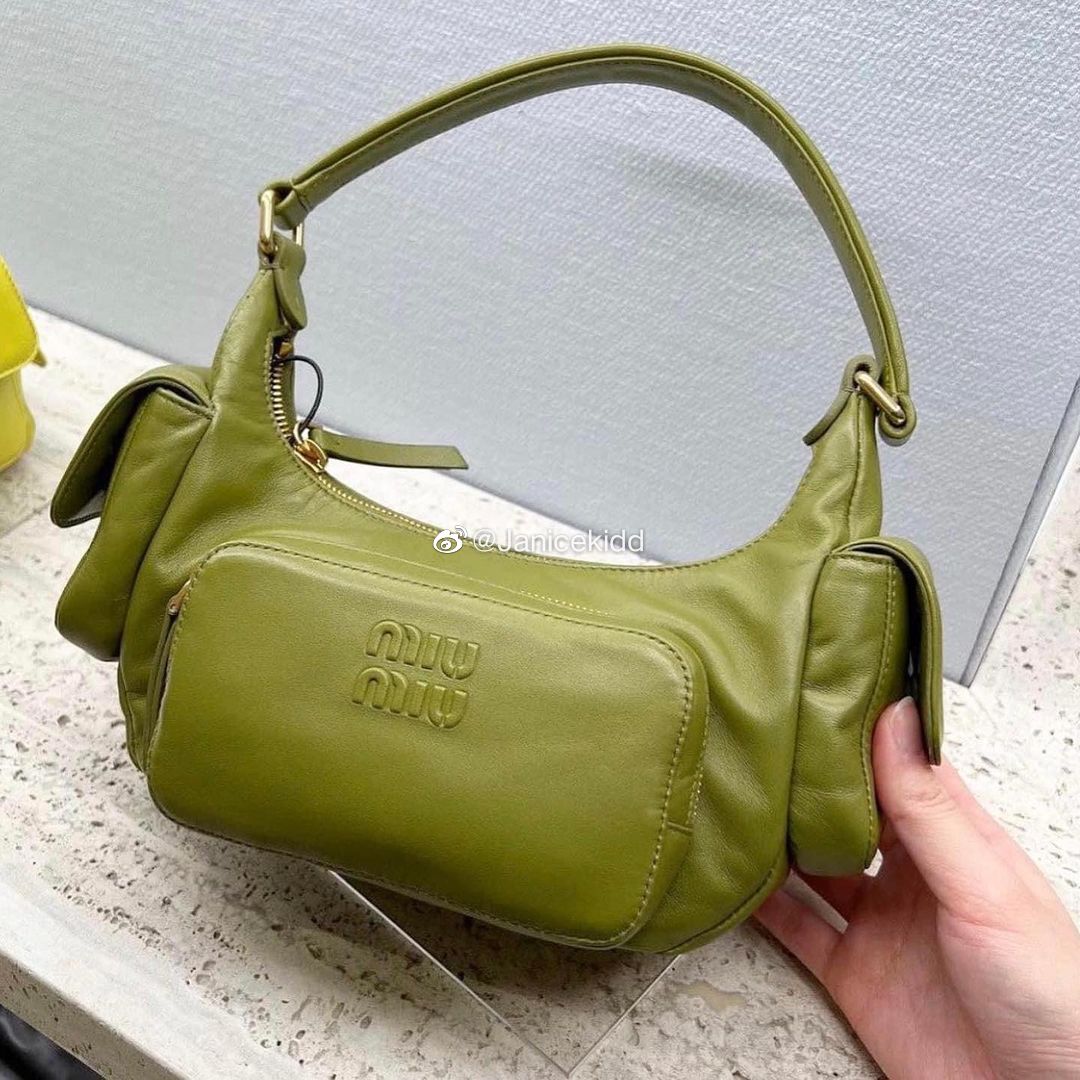 Miu Miu 2023年春夏手袋新作__财经头条