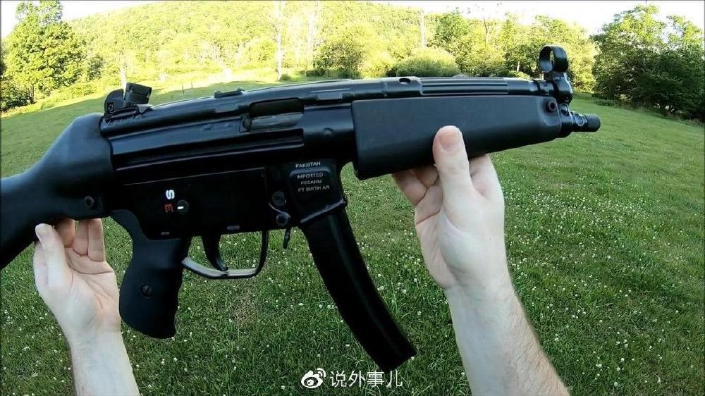 它是MP5的复刻版 由巴铁兄弟制造 是一款可靠耐用的冲锋枪|巴基斯坦|冲锋枪|复刻版|射击|可靠_新浪新闻