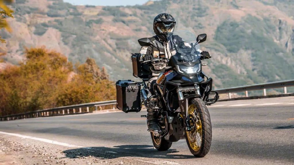 2024摩旅市场黑马？赛科龙RX600太黑了|科龙|减震|可调|试驾车|同级_新浪新闻