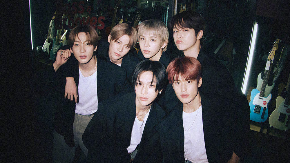 RIIZE首张迷你专辑《RIIZING》获外媒好评，音源成绩持续飙升！|RIIZING|专辑|主打曲_新浪新闻