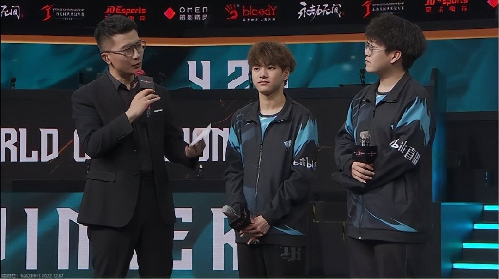 YZG钱滚滚：两连天选太轻松，越南RoyHihi、FPX根本构不成威胁