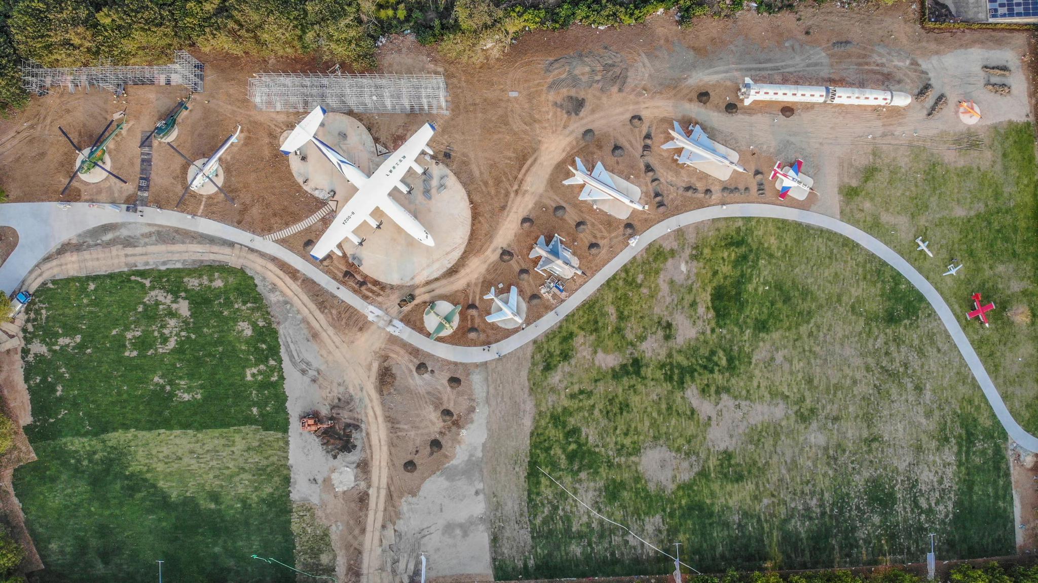 NUAA喂熊图@彩虹熊_白玮 拍摄者，潜伏在NUAA的卧底__财经头条