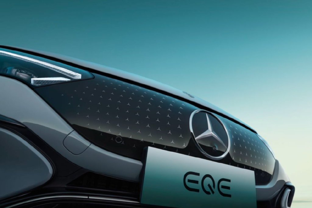 老牌豪华巨头的科技与细腻，都在全新纯电EQE的座舱里-新浪汽车