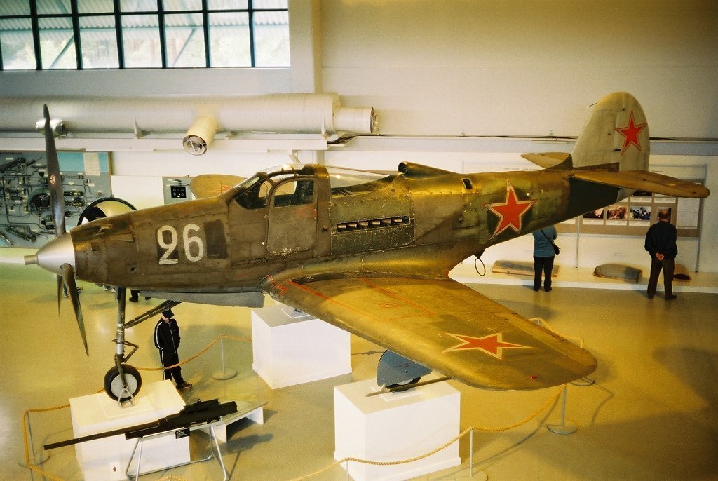 美国航展将B-17轰炸机撞成两半的P-63，究竟是什么来头？