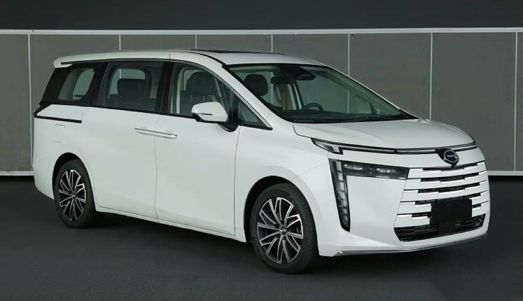 尺寸超M6，搭载油混/插混动力，广汽传祺M7、E8实车曝光-新浪汽车