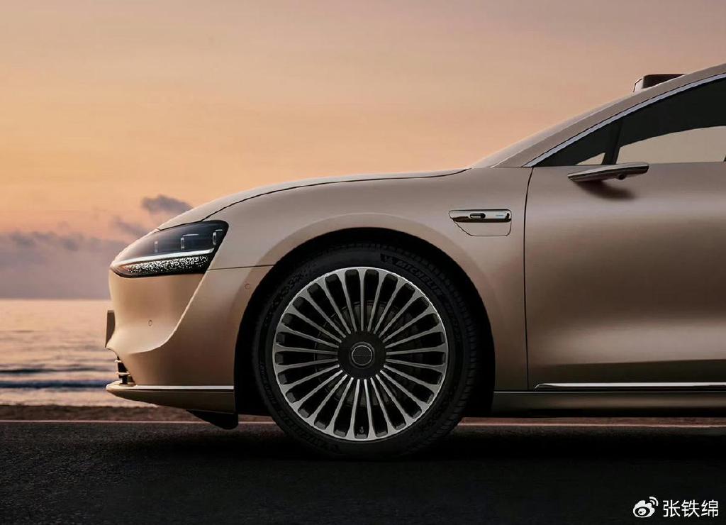 华为、北汽打造的首款车型曝光，定名为享界S9，车长5160mm-新浪汽车