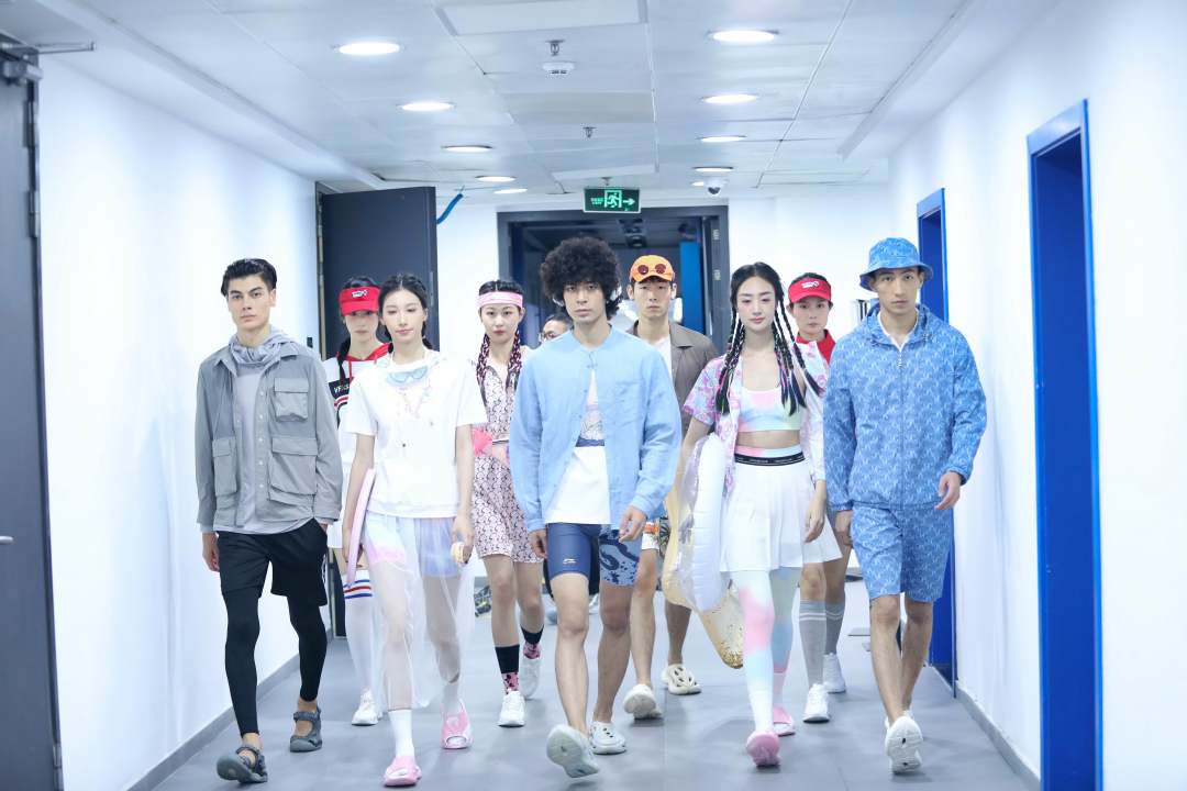 “时尚x体育”跨界时装秀点亮全国游泳冠军赛|创新|深圳|深圳市_新浪新闻