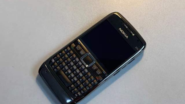 捡到一部诺基亚E71，没电池不能开机，但我很开心！|诺基亚E71|开机|电池_新浪新闻