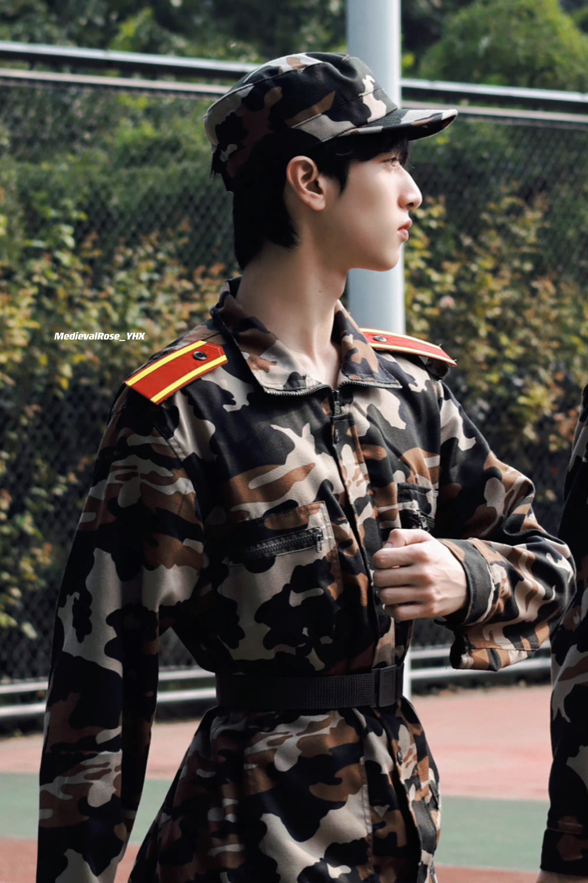 严浩翔北电军训照🈶️ 好正的小白杨～爱你炙热发光的十八岁！__财经头条