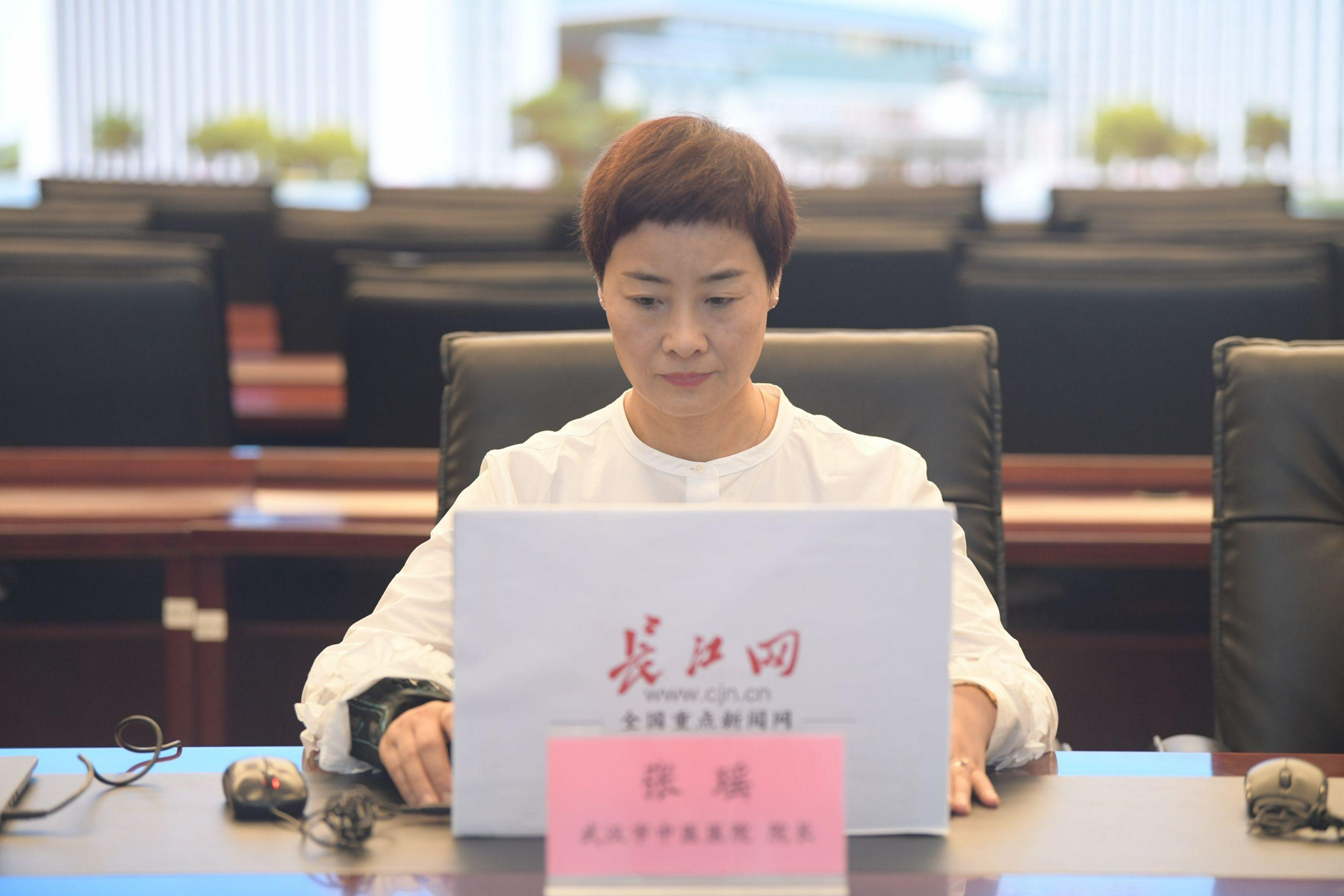 武汉市中医医院院长、纪委书记做客长江网，20万余人次线上围观|张瑶|急救|中医_新浪新闻