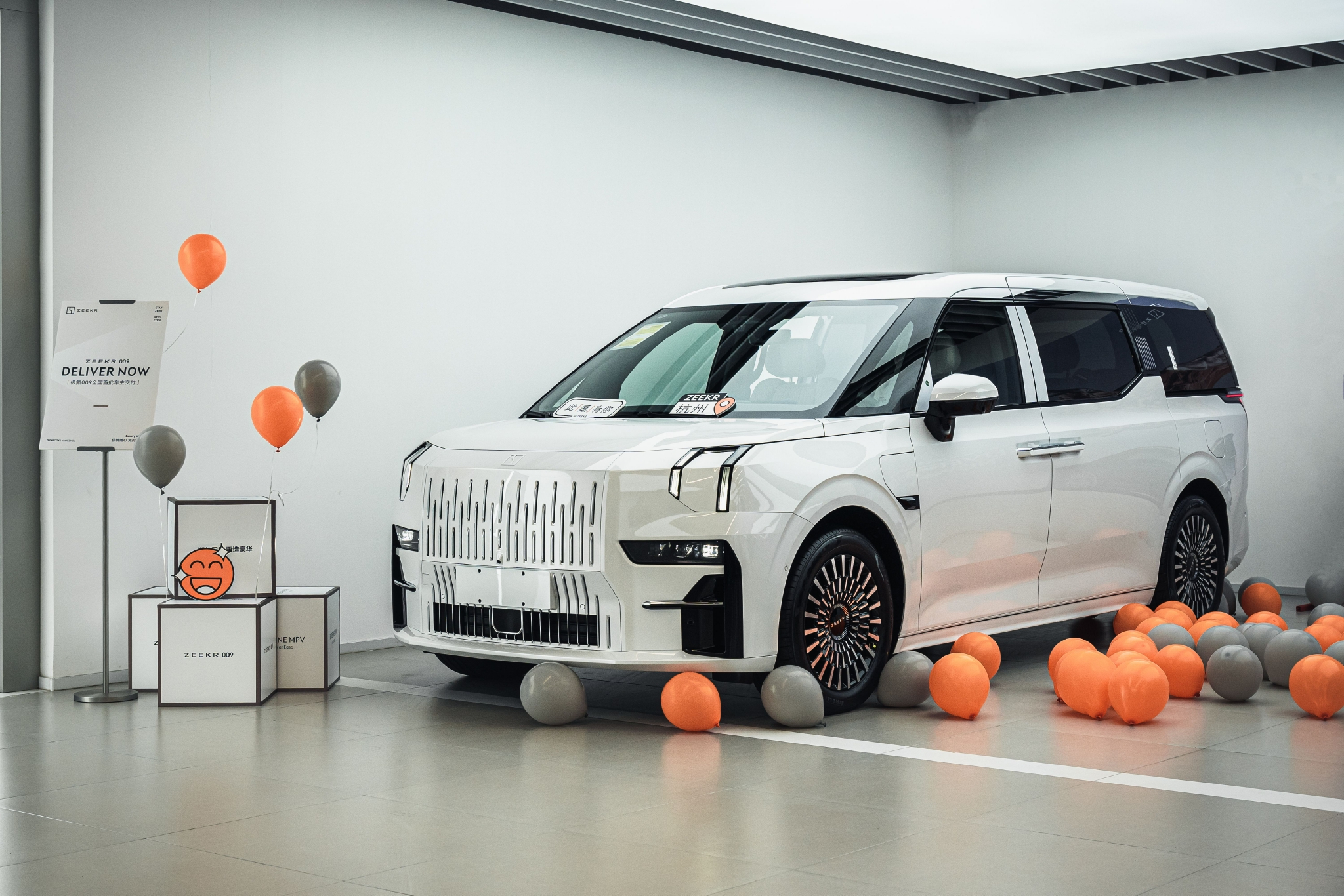 极氪 009 从去年底发布，到今天开启首批交付，只用了 76 天……