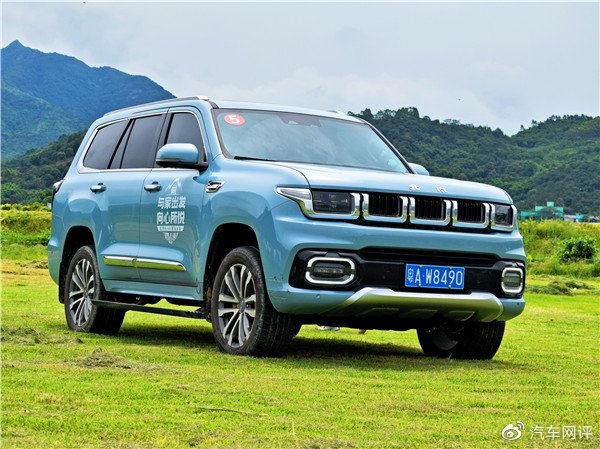 试驾北汽BJ60：非承载式车身 + 双差速锁，只为家庭出行而来-新浪汽车
