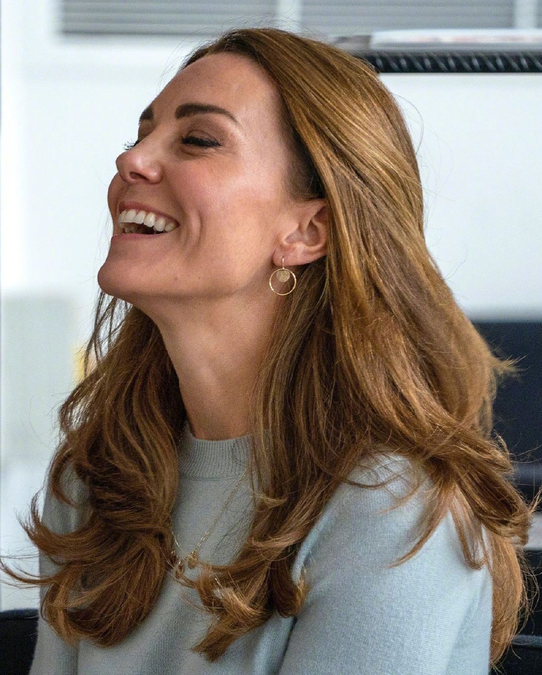 在英格兰拜访德比大学的凯特王妃Kate Middleton