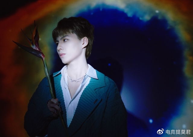 Alex、487登上SEEK风尚画报！Alex发文成鹅鸭杀“本鸭”