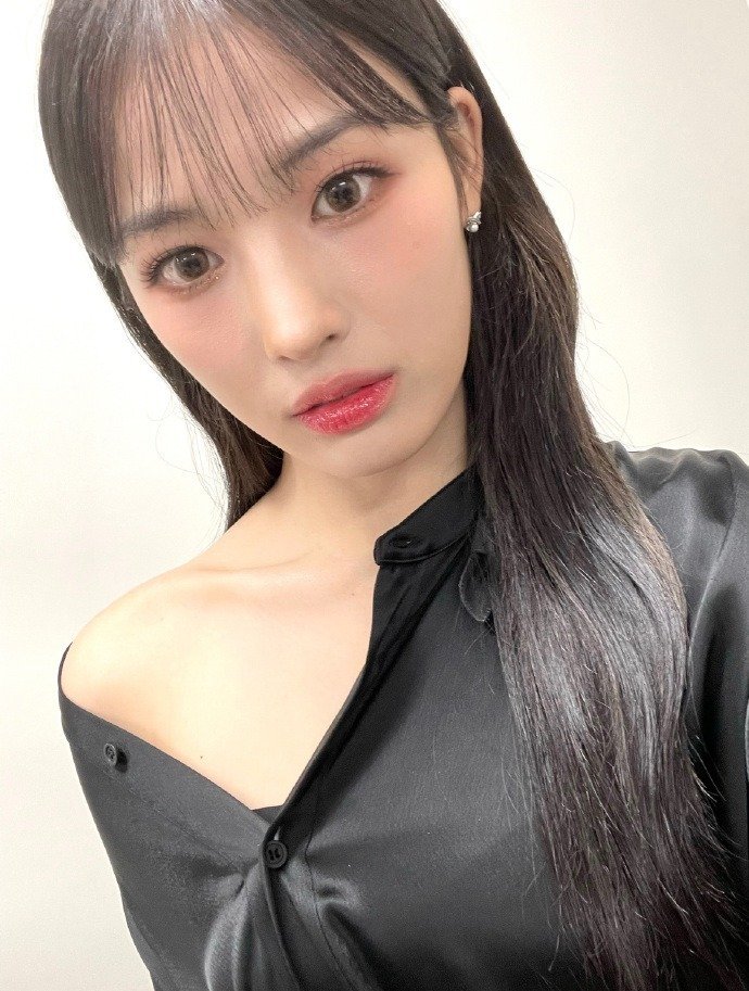 JINNI被曝或将签约YG黑厂，NMIXX粉丝难接受，炮轰JINNI是跑路咖