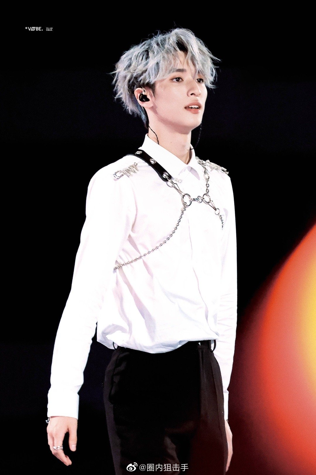 严浩翔演唱会造型也太酷了吧，真的是彻底鲨疯了……|严浩翔|演唱会|造型_新浪新闻