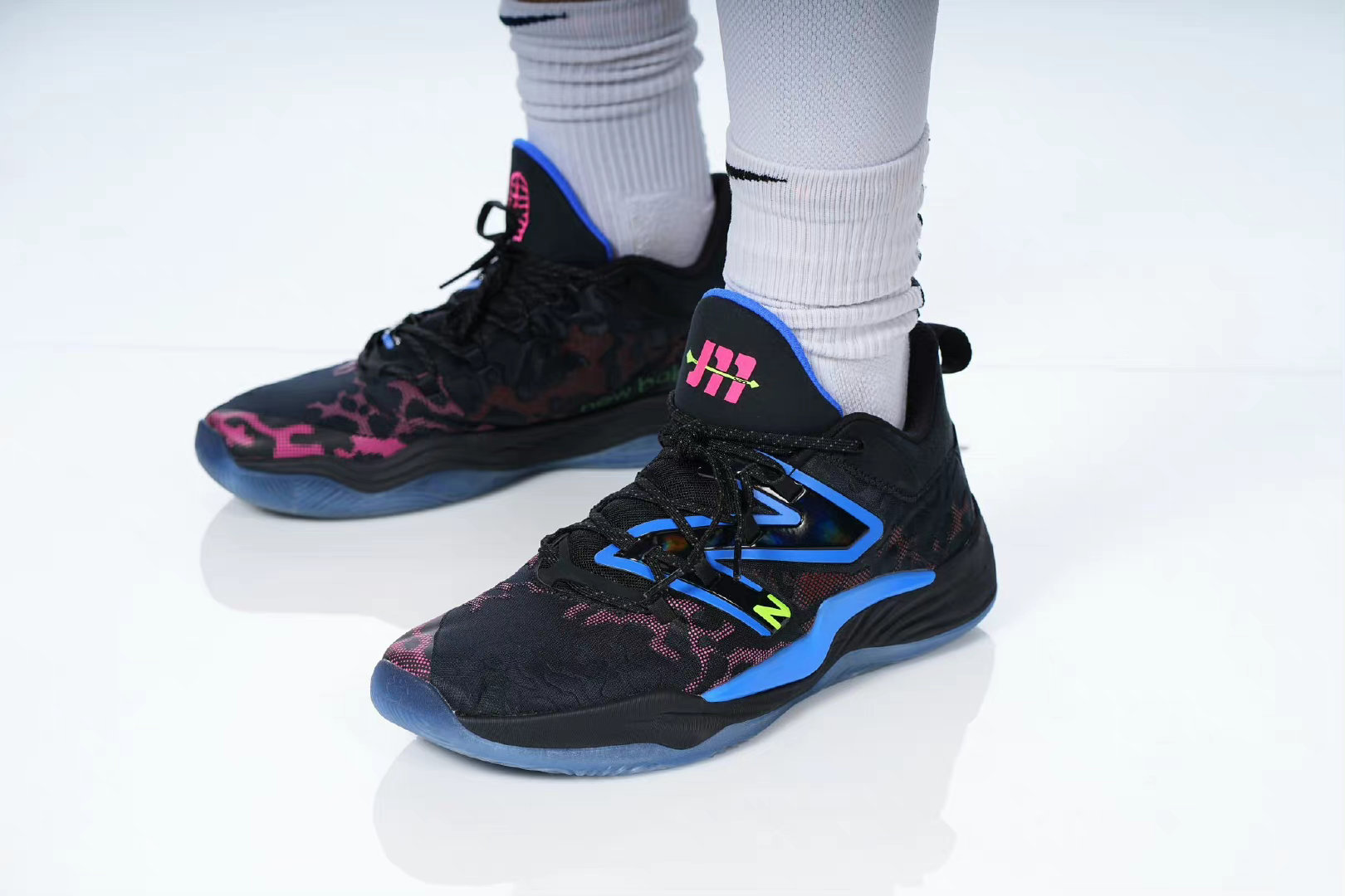 今日Getty上又分享了一组媒体日拍摄定妆照的球鞋照片……__财经头条