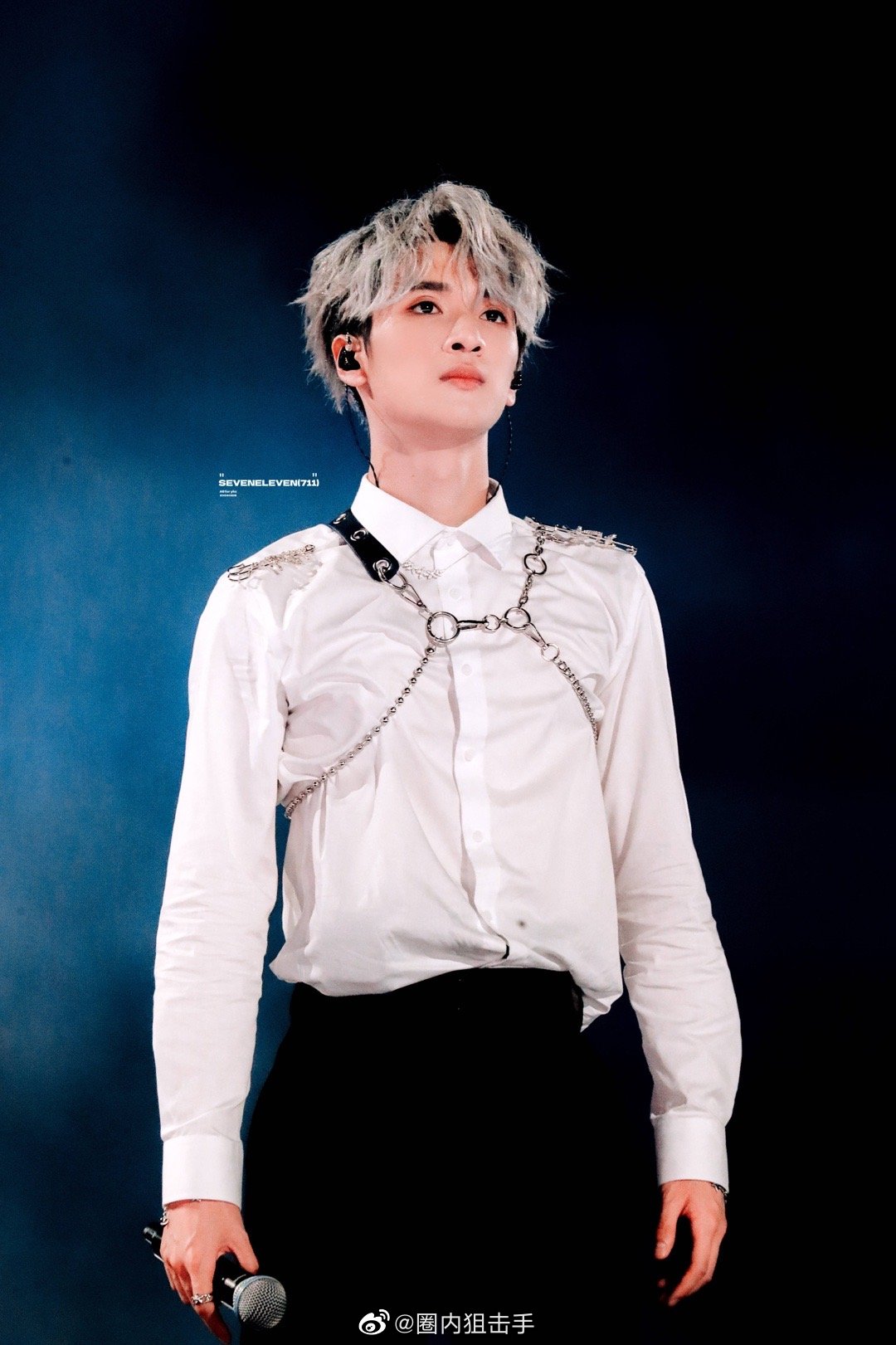 严浩翔演唱会造型也太酷了吧，真的是彻底鲨疯了……__财经头条