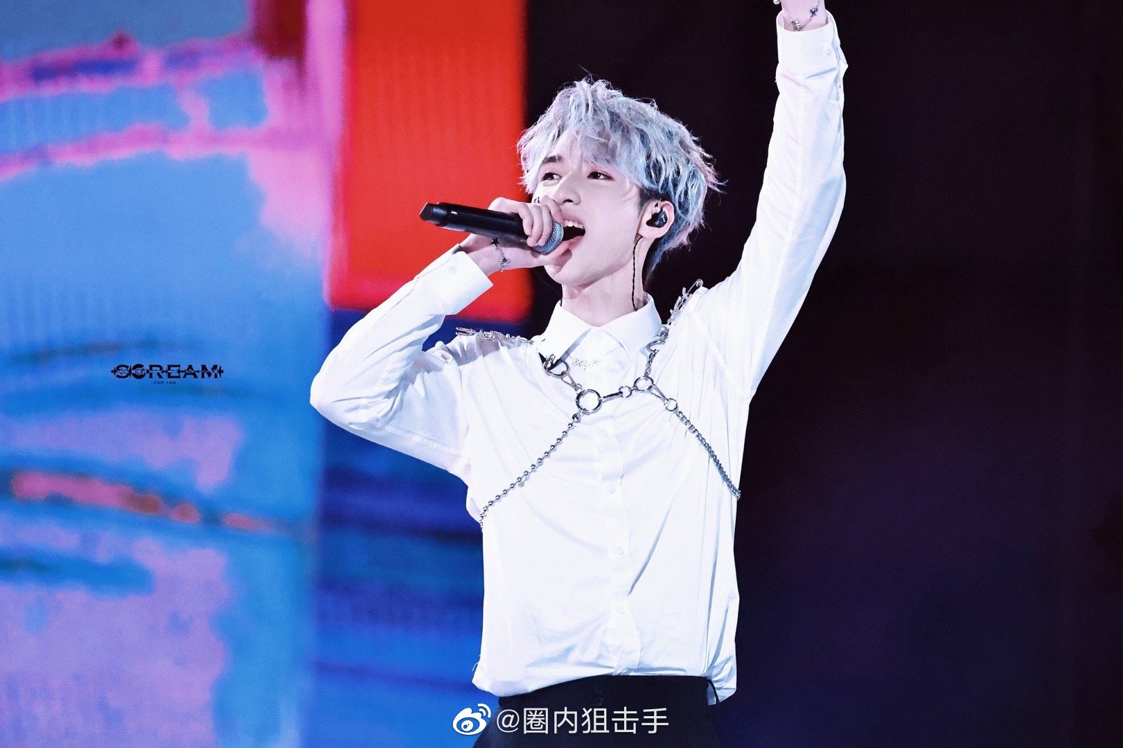 严浩翔演唱会造型也太酷了吧，真的是彻底鲨疯了……|严浩翔|演唱会|造型_新浪新闻