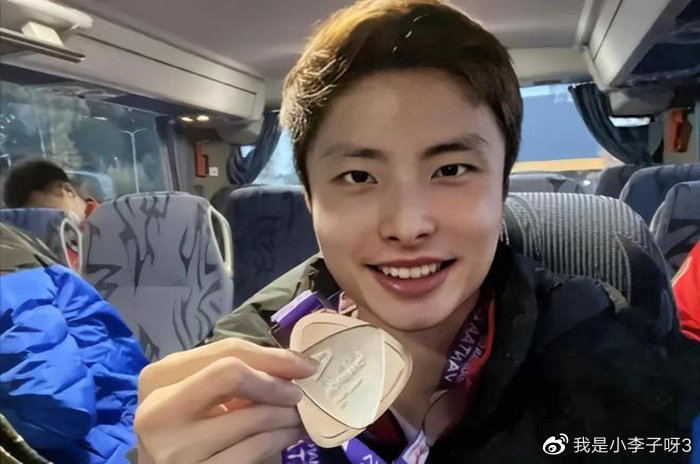 国羽男单2连败！世界冠军1-2出局，石宇奇一轮游，翁泓阳无缘16强|安东森|石宇奇|国羽_新浪新闻