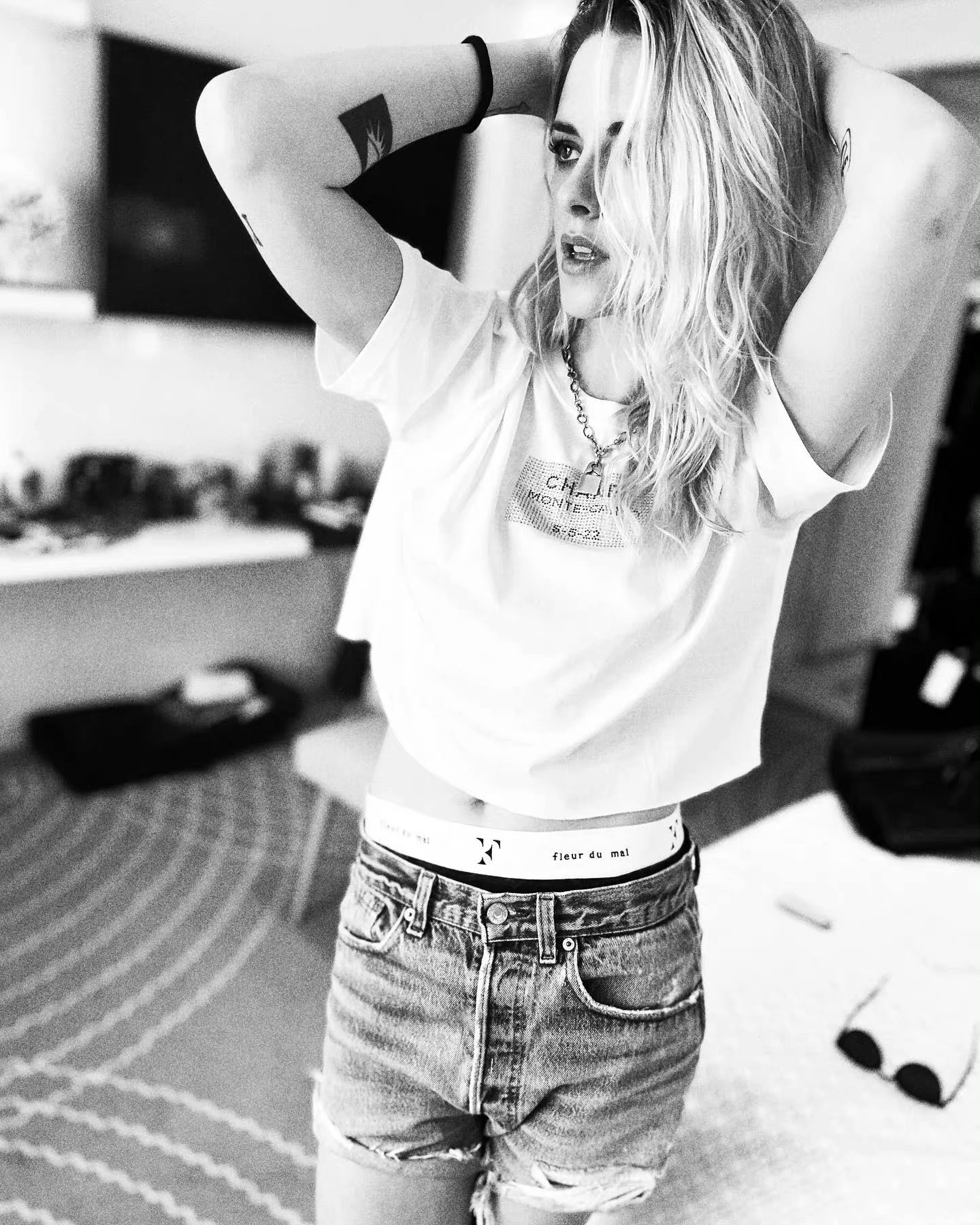 克里斯汀·斯图尔特 Kristen Stewart 抵达，第一组写真释出！__财经头条