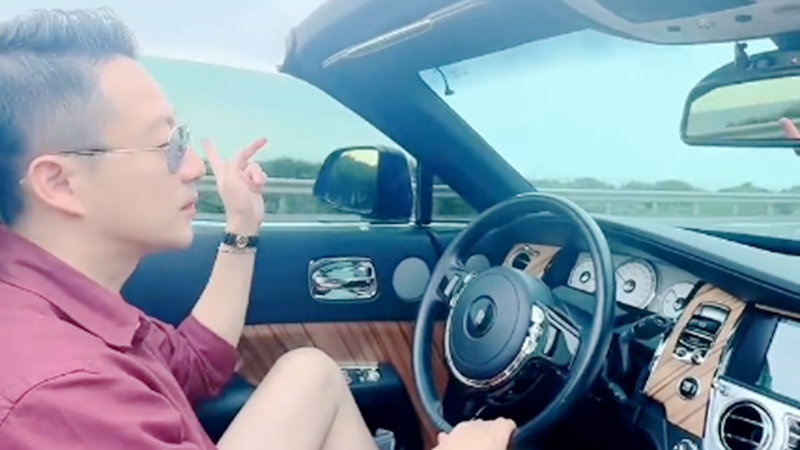 要气大s吗？汪小菲开豪车出镜，还带未婚妻海边兜风心情大好|汪小菲|未婚妻|徐熙媛_新浪新闻