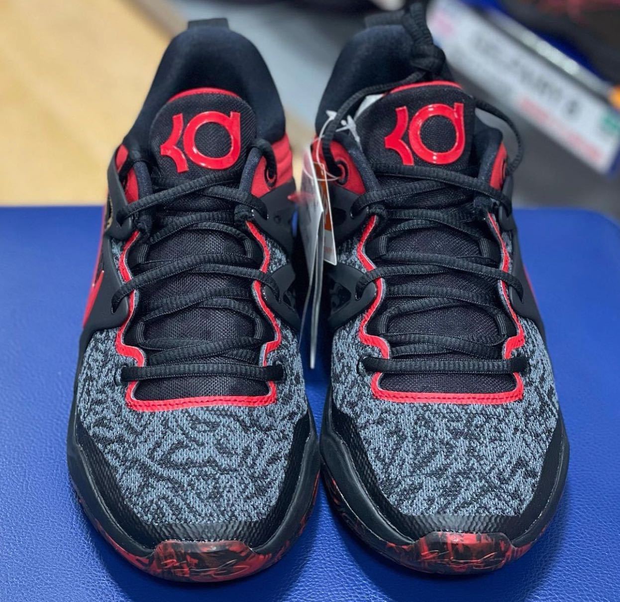 即将推出 新配色 KD15 黑红__财经头条