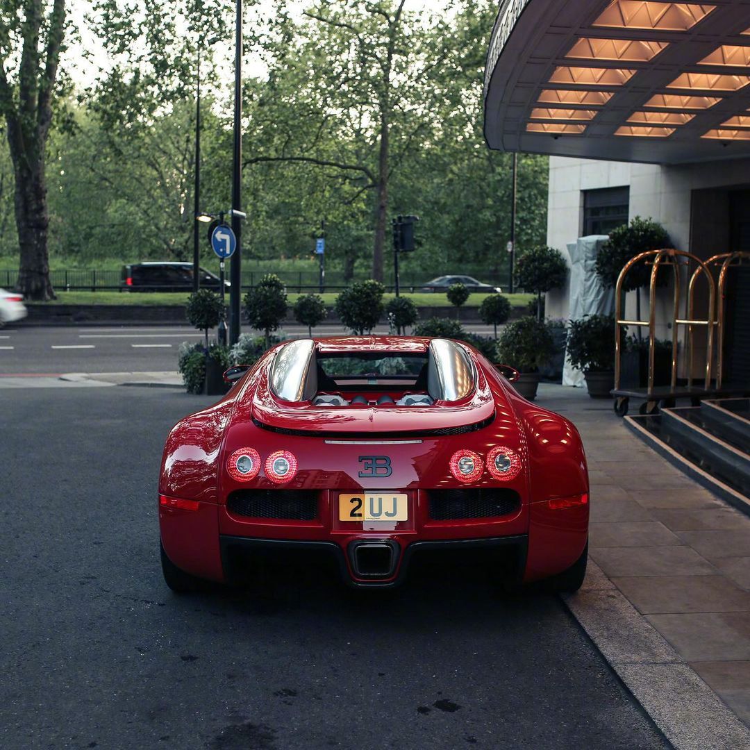 红色布加迪Bugatti Veyron