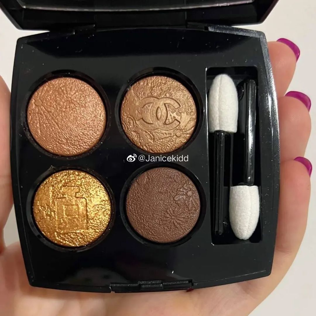 CHANEL 2022年圣诞限定图透 眼影色号937 ombres de lune……__财经头条