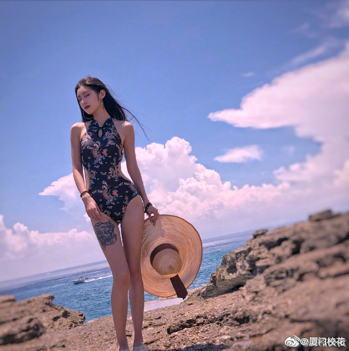 她叫吴梦蝶，98年，就读于电子科技大学，身高172cm