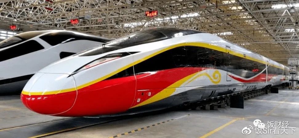 全新动车组CR450亮相，比复兴号时速还快100公里！为何使用黄色皮肤？__财经头条