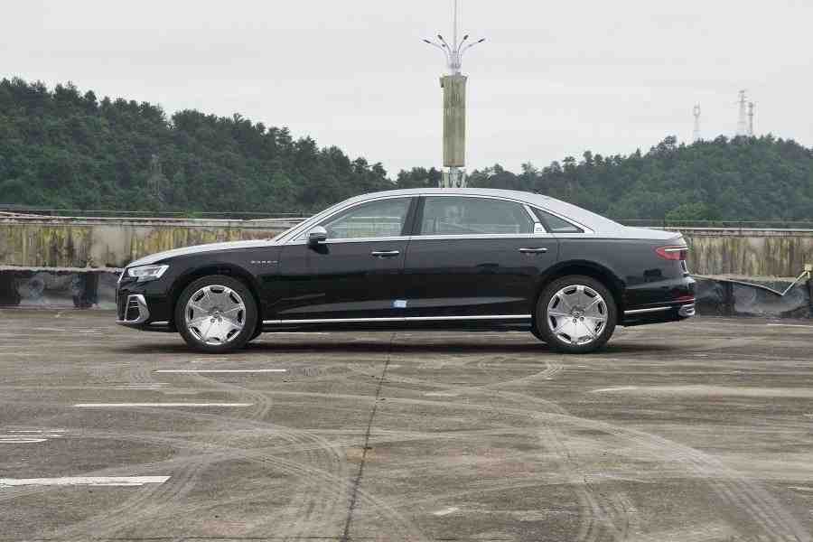 行走的“艺术品”，配4.0T V8+8AT+四驱，关上门鸦雀无声-新浪汽车