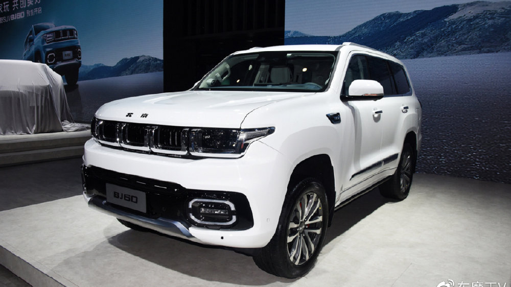 北京BJ60车展实拍，预售23.98万起，2.0T+48V，坦克500有压力了