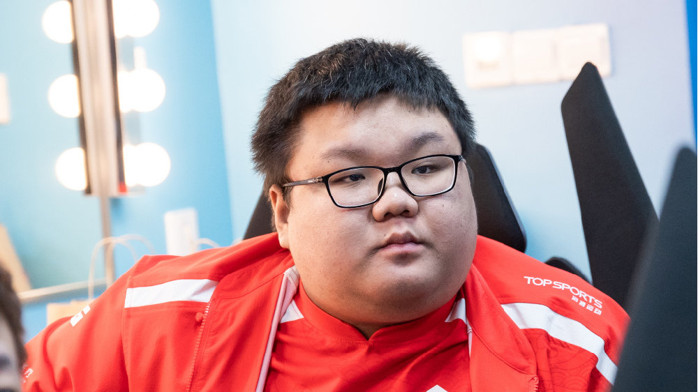 Wayward在偷偷流泪？晴天诺手震撼全场，TES横扫RA|晴天|比赛|职业选手_新浪新闻