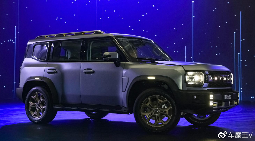 直面坦克300！2.0T+8AT还带四驱，捷途旅行者实车亮相-新浪汽车