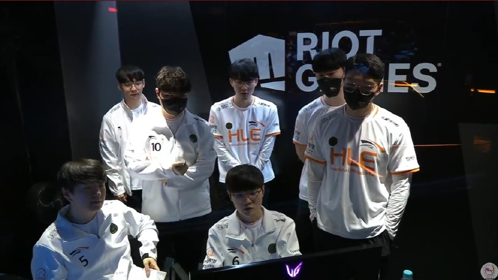 血脉压制？HLE爆冷击败T1！德莱文一波提款1700块！