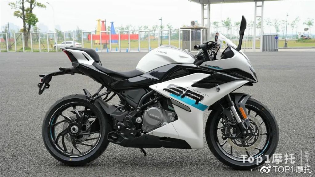 又变轻了！春风250SR 2023款正式亮相，颜值配置双升级！-新浪汽车