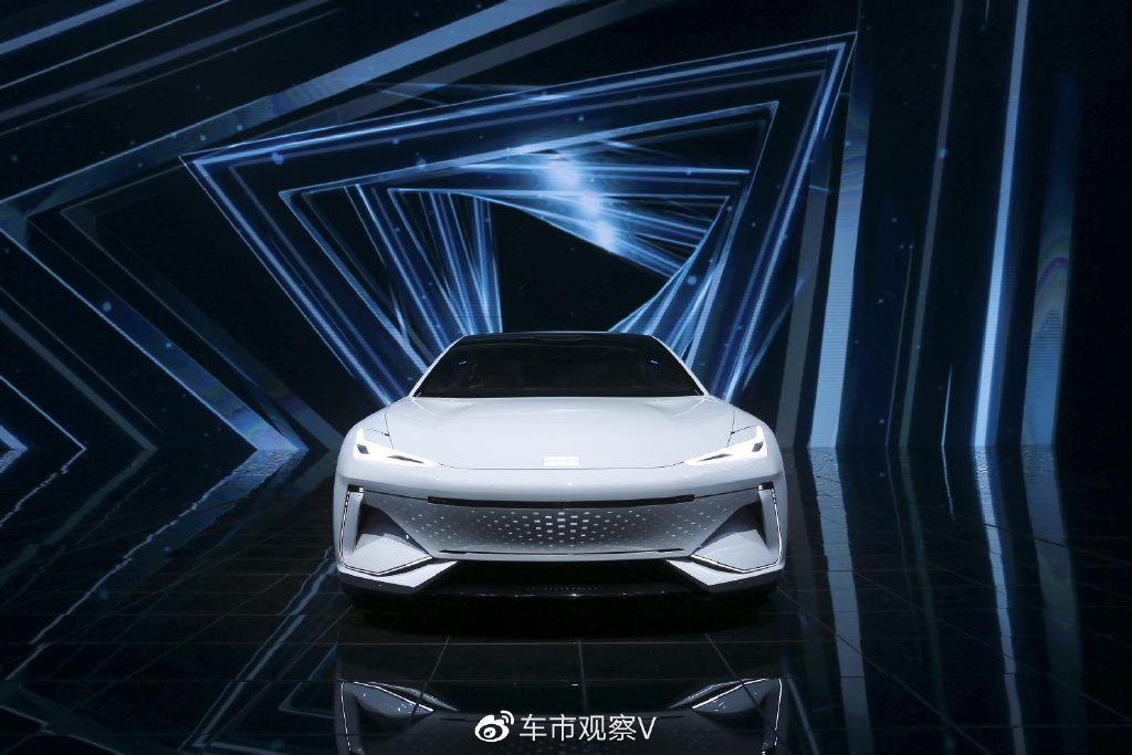 吉利银河L7亮相，首搭全新雷神电混，百公里加速6.9S