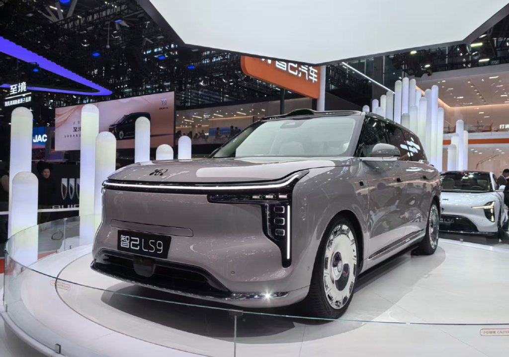2025广州车展：智己LS9开启交付，新增66度超级骁遥MAX电池产线-新浪汽车